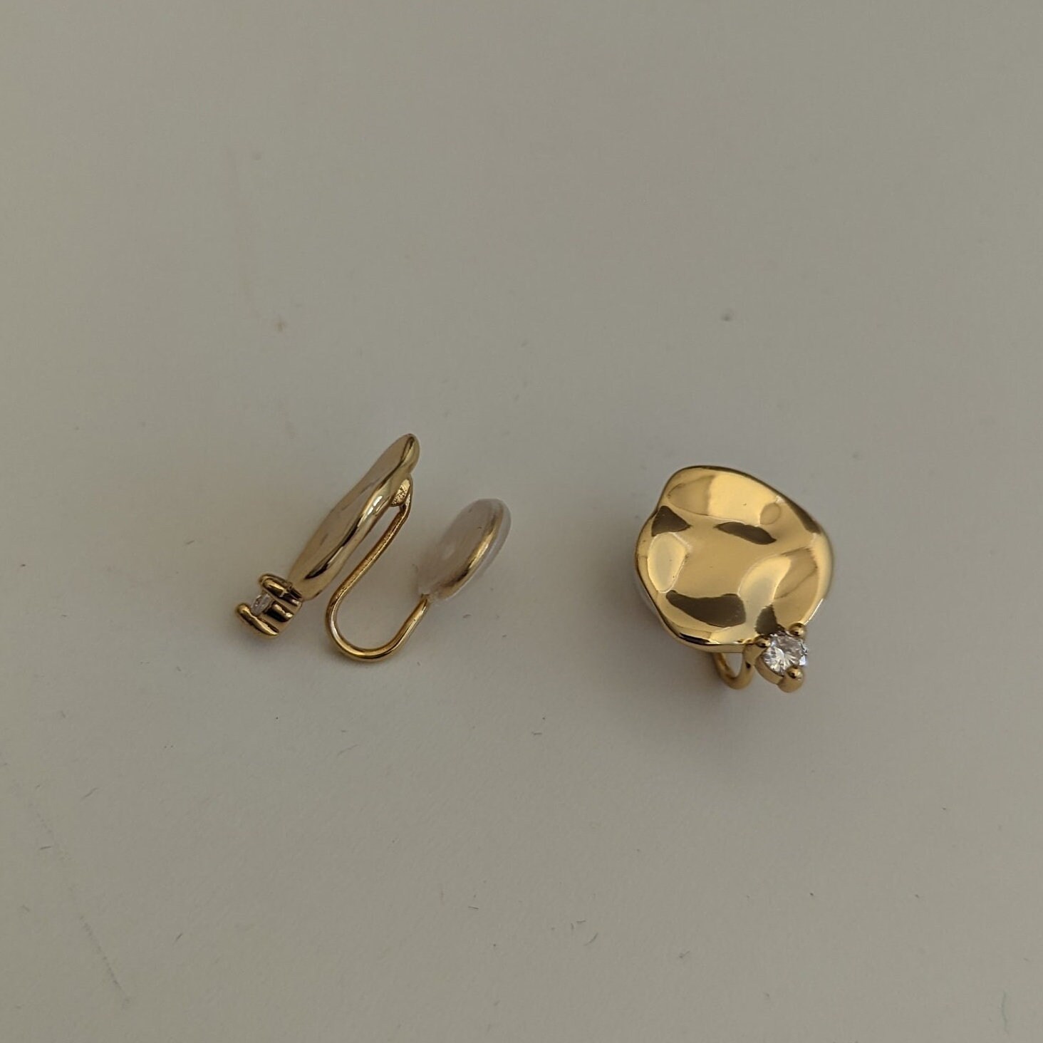18 Carat Gold Earclip - CZ Gold Clip on Ear Cuff - 18K Earrings Pendant ...