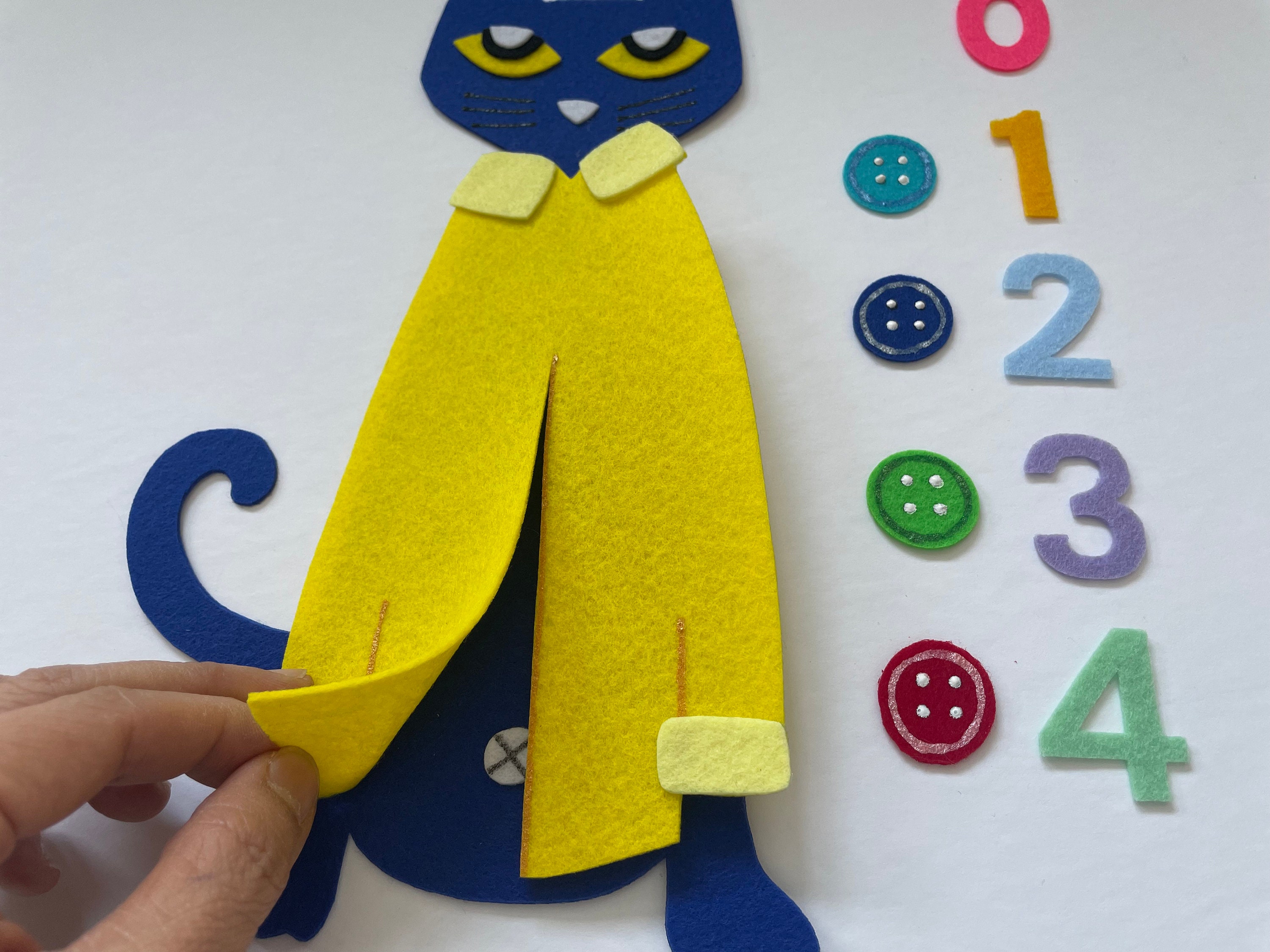 Pete the Cat Felt Story Set: Groovy Buttons Flannel Board - Etsy