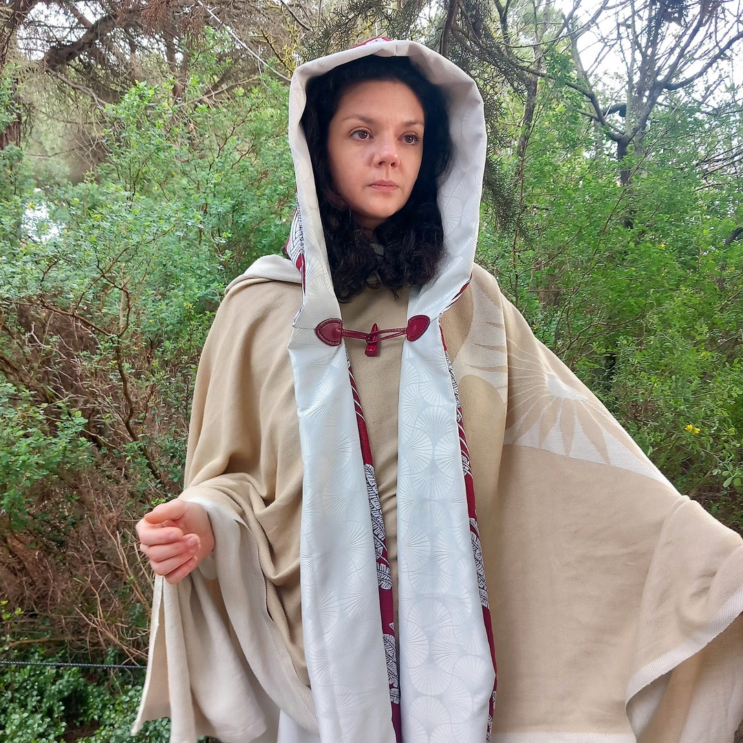 Meditation / Ritual Hood Red & White - Etsy