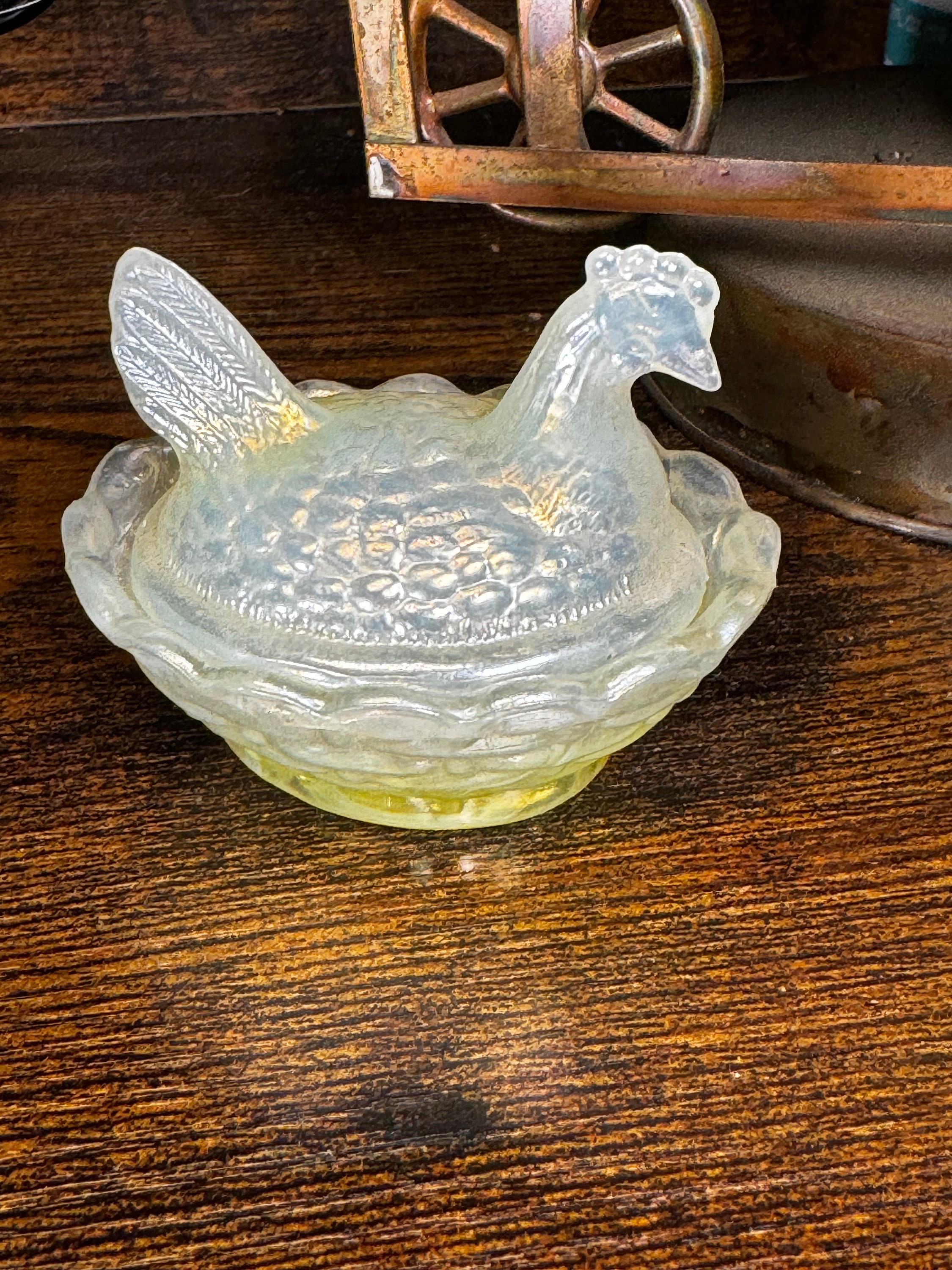 Vintage Boyds Crystal Art Glass Banana Cream Carnival Yellow UV Glass ...