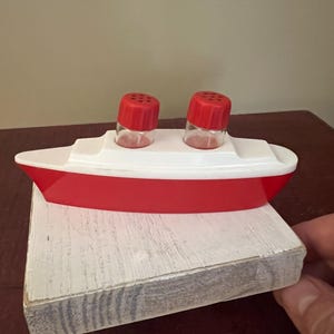 Vintage Kitsch Ship Salt and Pepper Shaker Set - Etsy