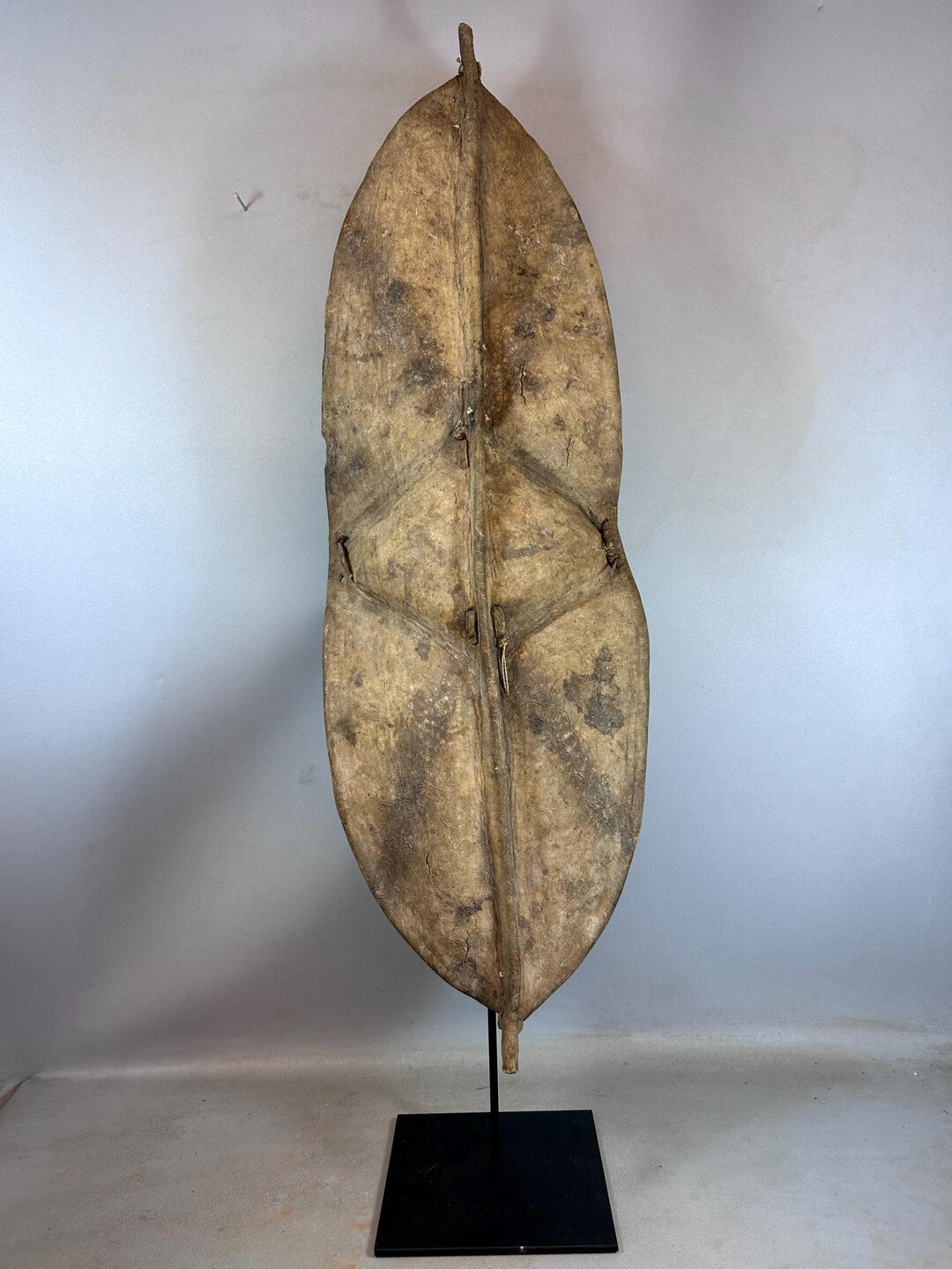 241211 - Very Rare & Old African Leather Konso Shield With Stand ...
