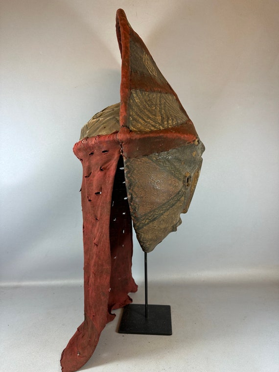 240115 - Rare African Mukunda helmet dance mask from … - Gem