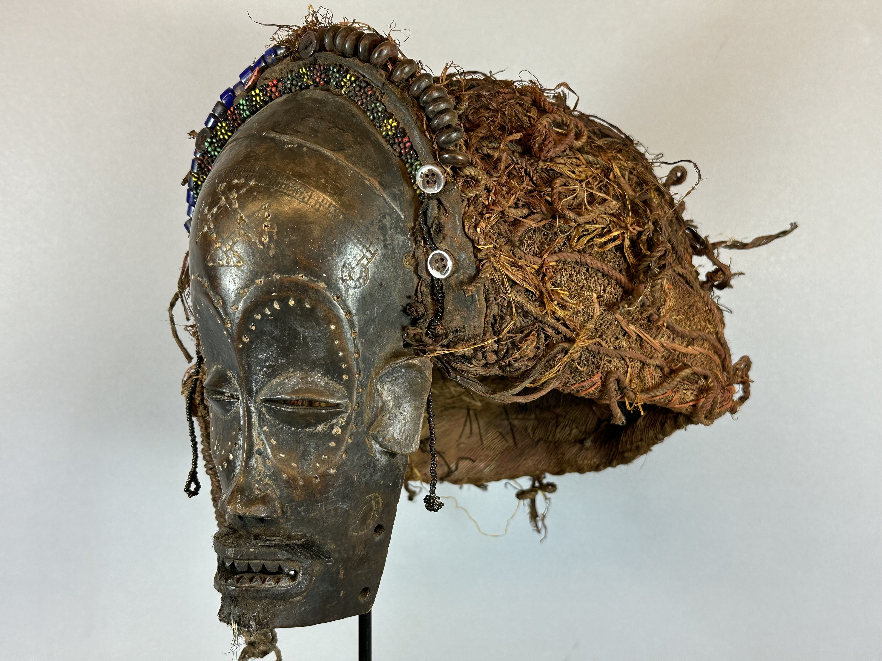 240432 - Rare African Mwana Pwo Mask From the Chokwe - Certificate ...