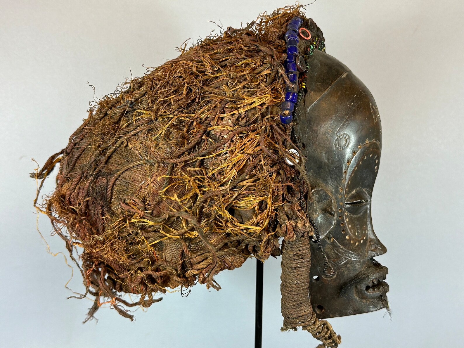 240432 - Rare African Mwana Pwo Mask From the Chokwe - Certificate ...