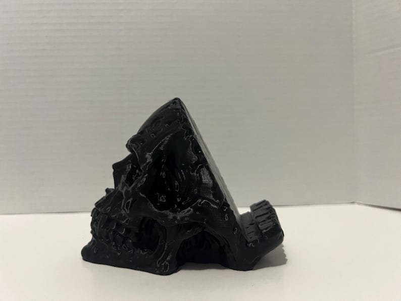 3D Printed Skull Phone Stand Gothic Desk Decor Creepy Halloween Gift ...