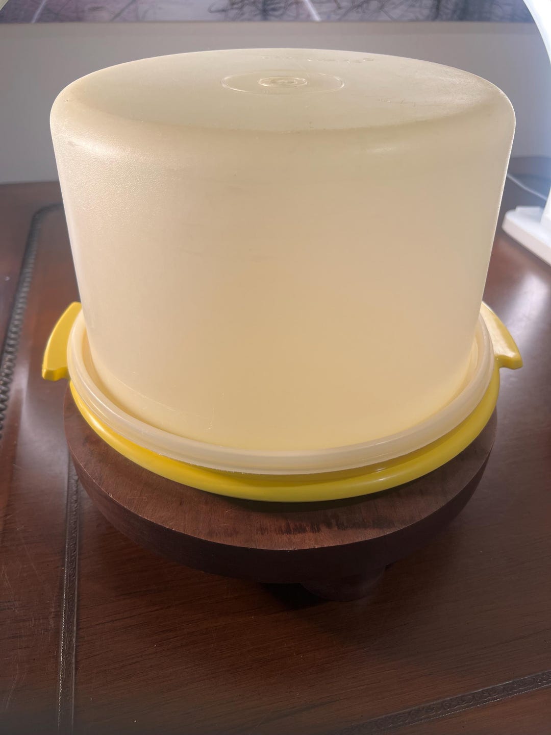 Vintage TUPPERWARE Cake Taker Round 10" Yellow Tray - Etsy