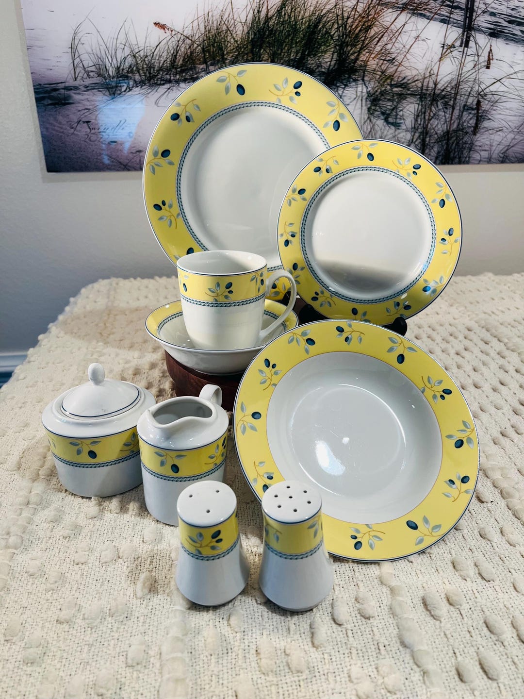 Royal Doulton Blueberry Fine Porcelain Dinning Plates Bowls Mugs & More ...