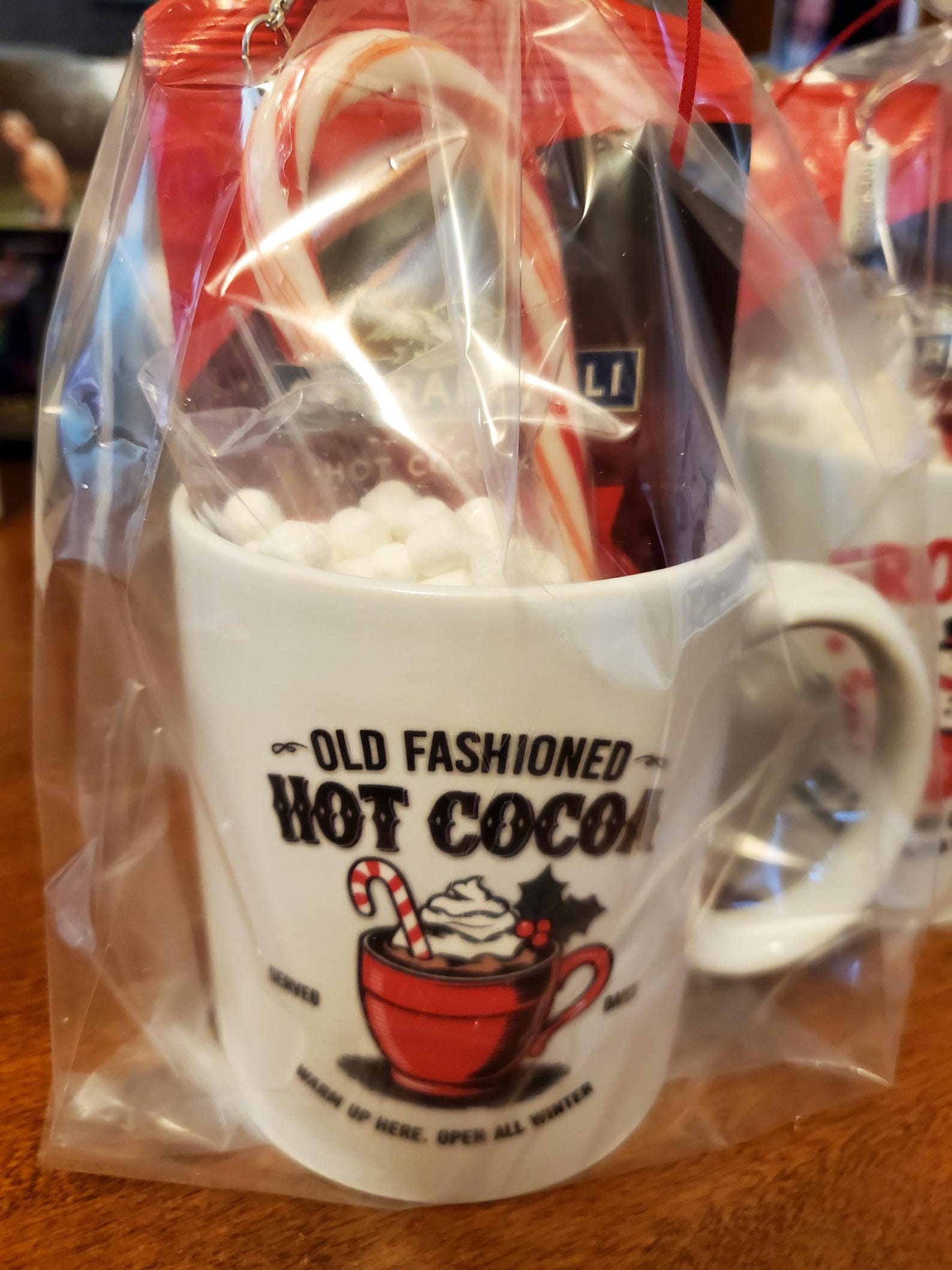 Gourmet Hot Cocoa Mug Gift Set, Ghirardelli Cocoa & Marshmallows ...
