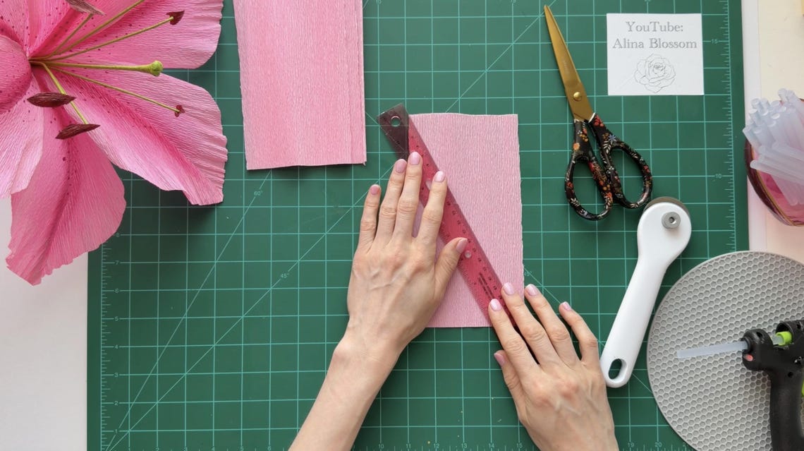 DIY Giant Crepe Paper Lily Flower: 3 Sizes Templates From Video ...