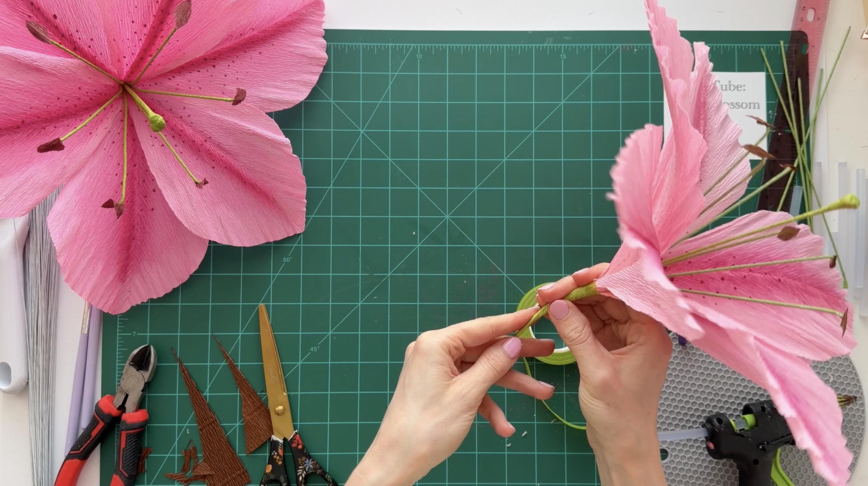 DIY Giant Crepe Paper Lily Flower: 3 Sizes Templates From Video ...