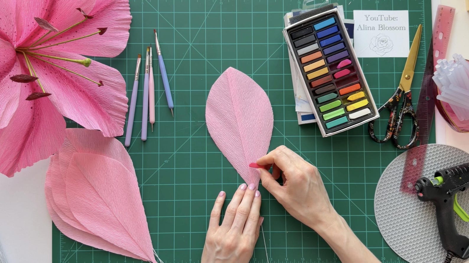 DIY Giant Crepe Paper Lily Flower: 3 Sizes Templates From Video ...
