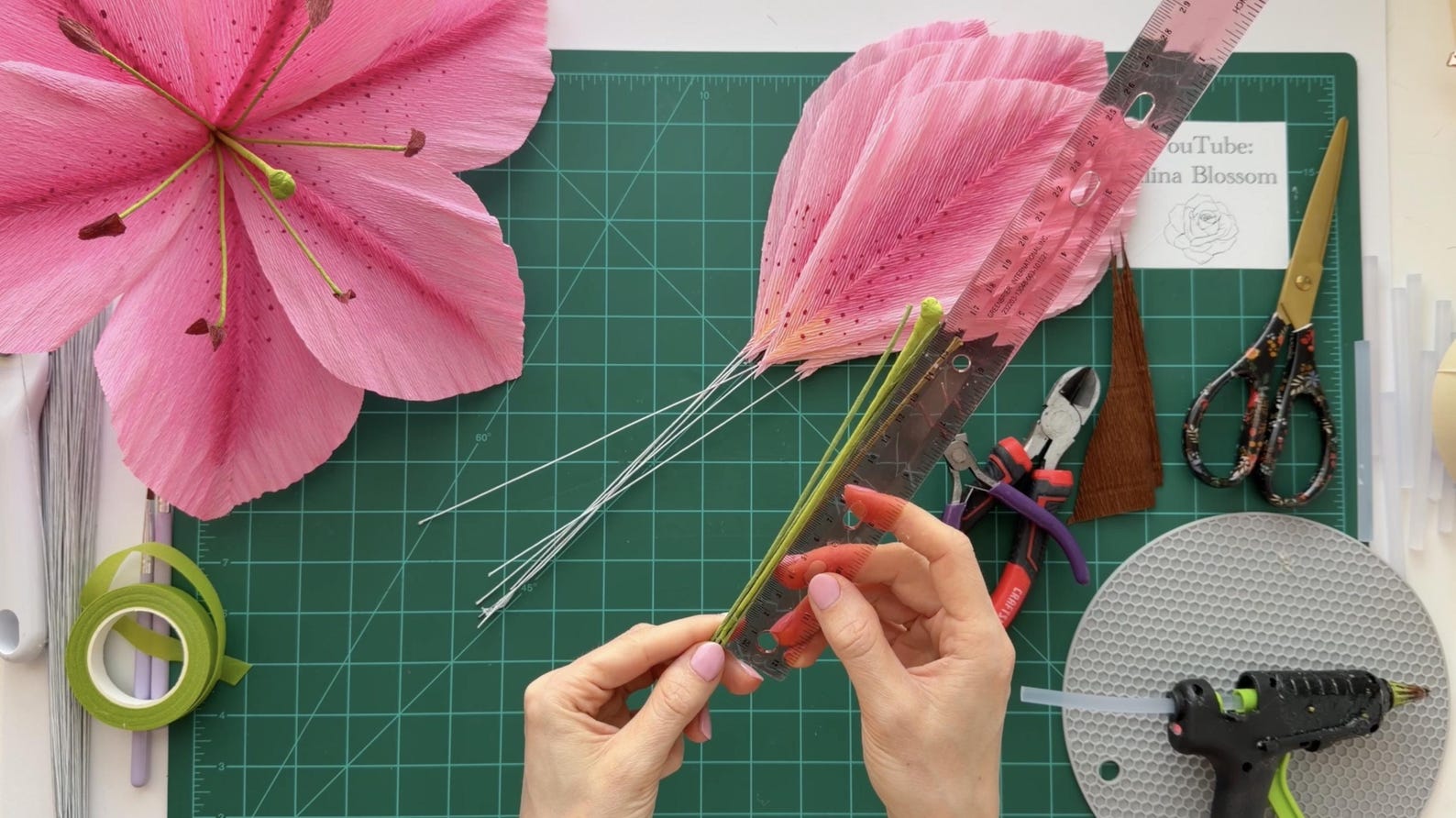 DIY Giant Crepe Paper Lily Flower: 3 Sizes Templates From Video ...