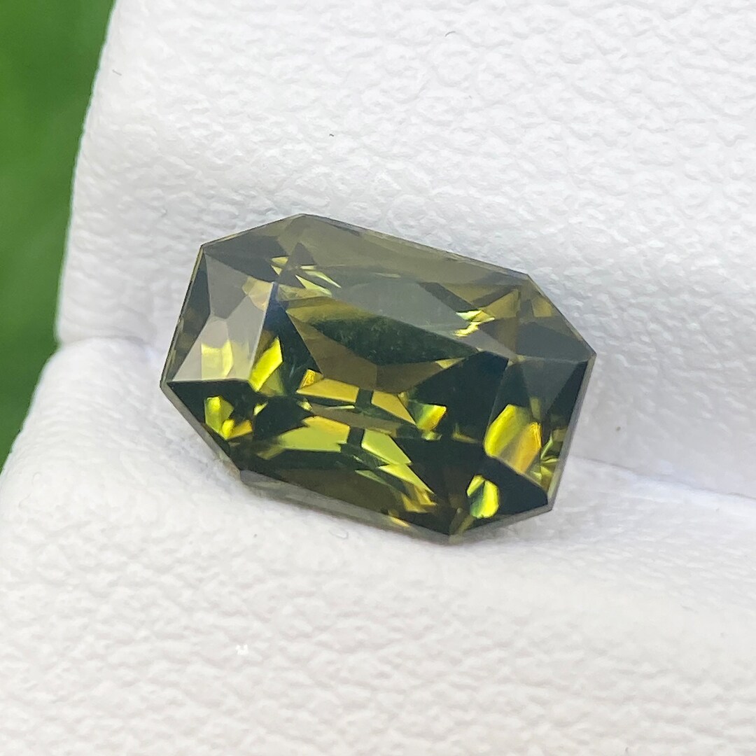 2.38ct Zircon Natural Green Faceted Octagon Cut 8.5 X 5.8 MM Loose ...