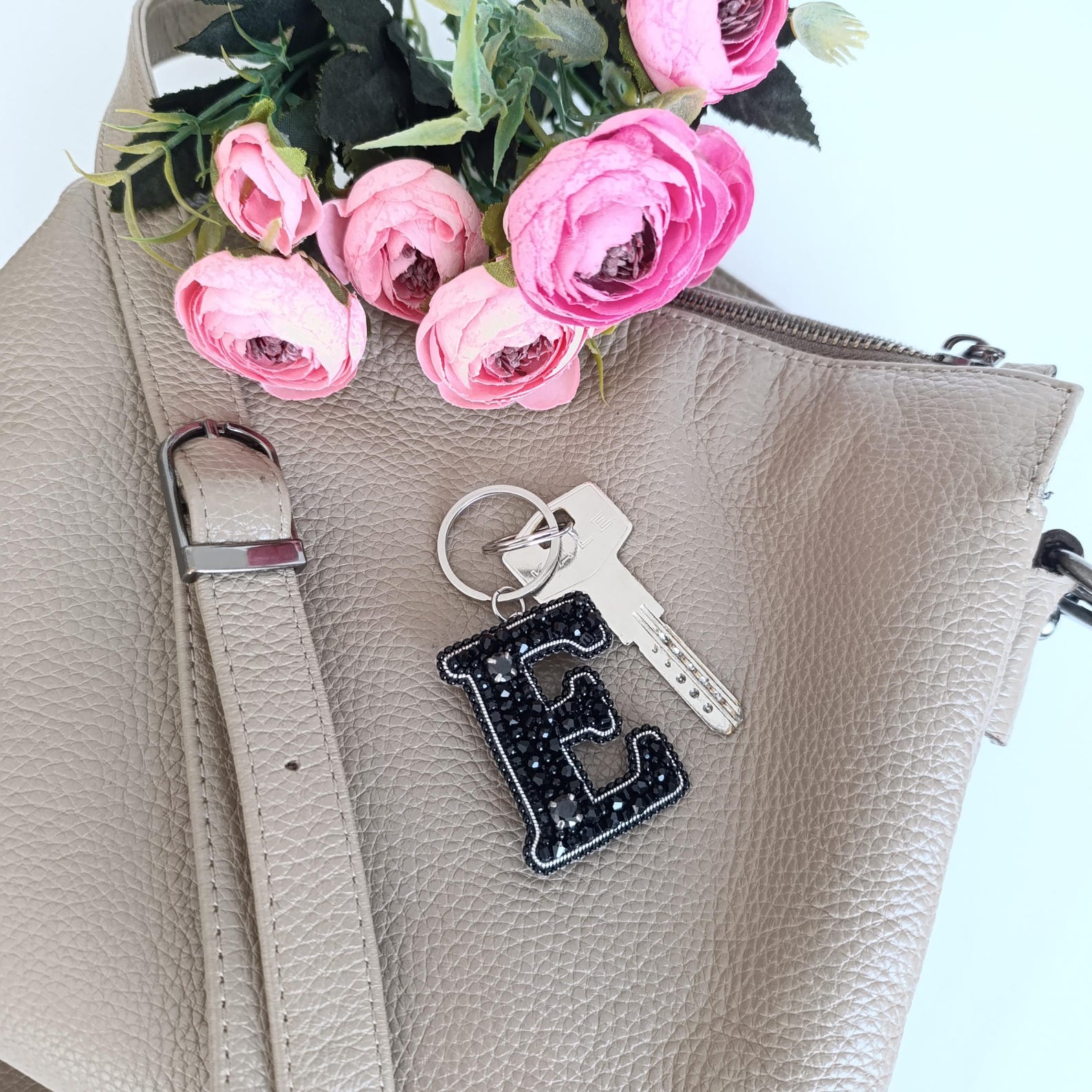 Letter E Keychain, Alphabet Keychain, Keychain Decor Gift, Custom Bag Charm, Keyring Sister Gift ...