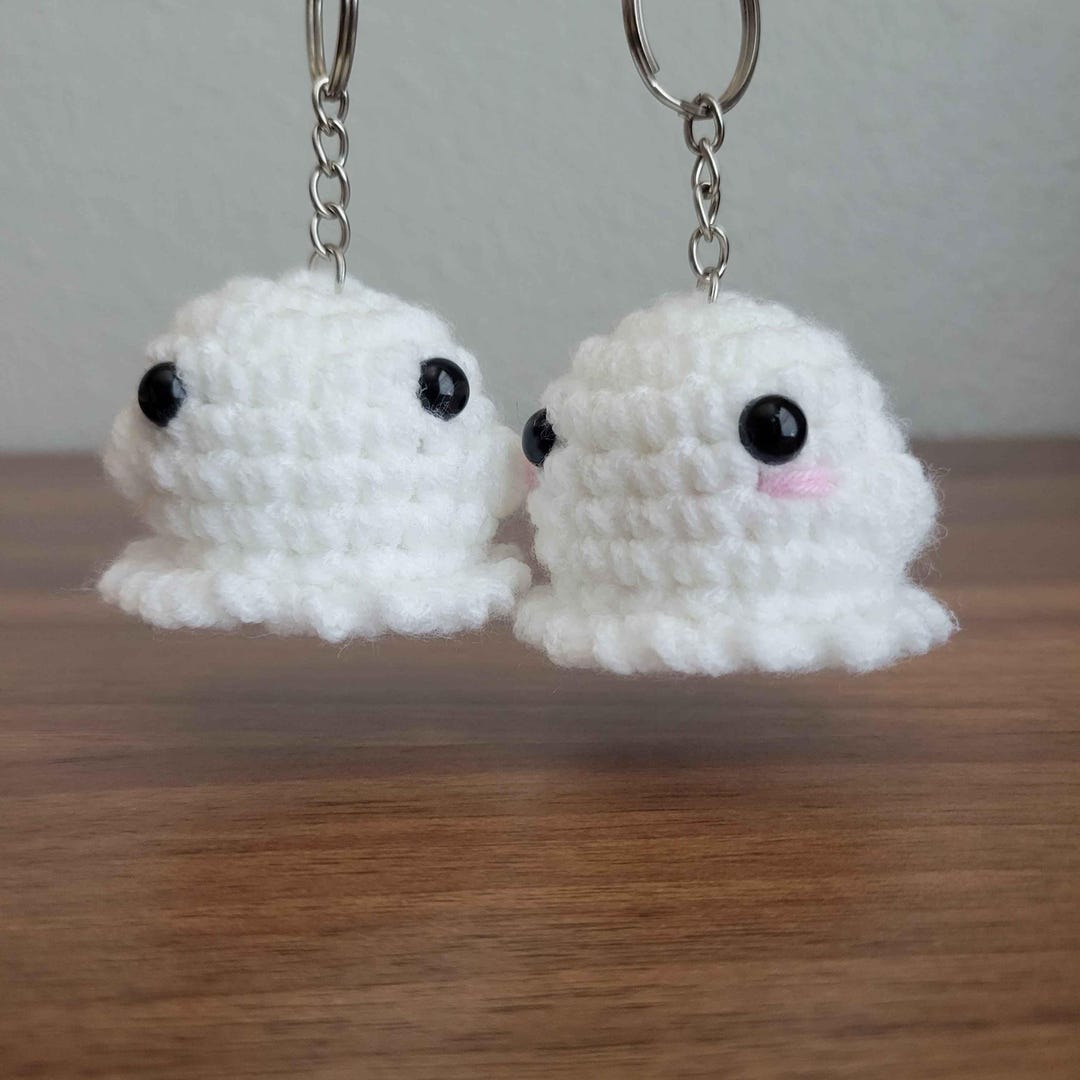 Crochet Ghost Keychain | Halloween | Amigurumi | Accessory | Decoration ...