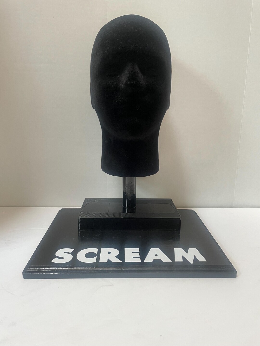 Scream Ghostface Mask VHS Display Stand Scream Movie Horror Collectible ...