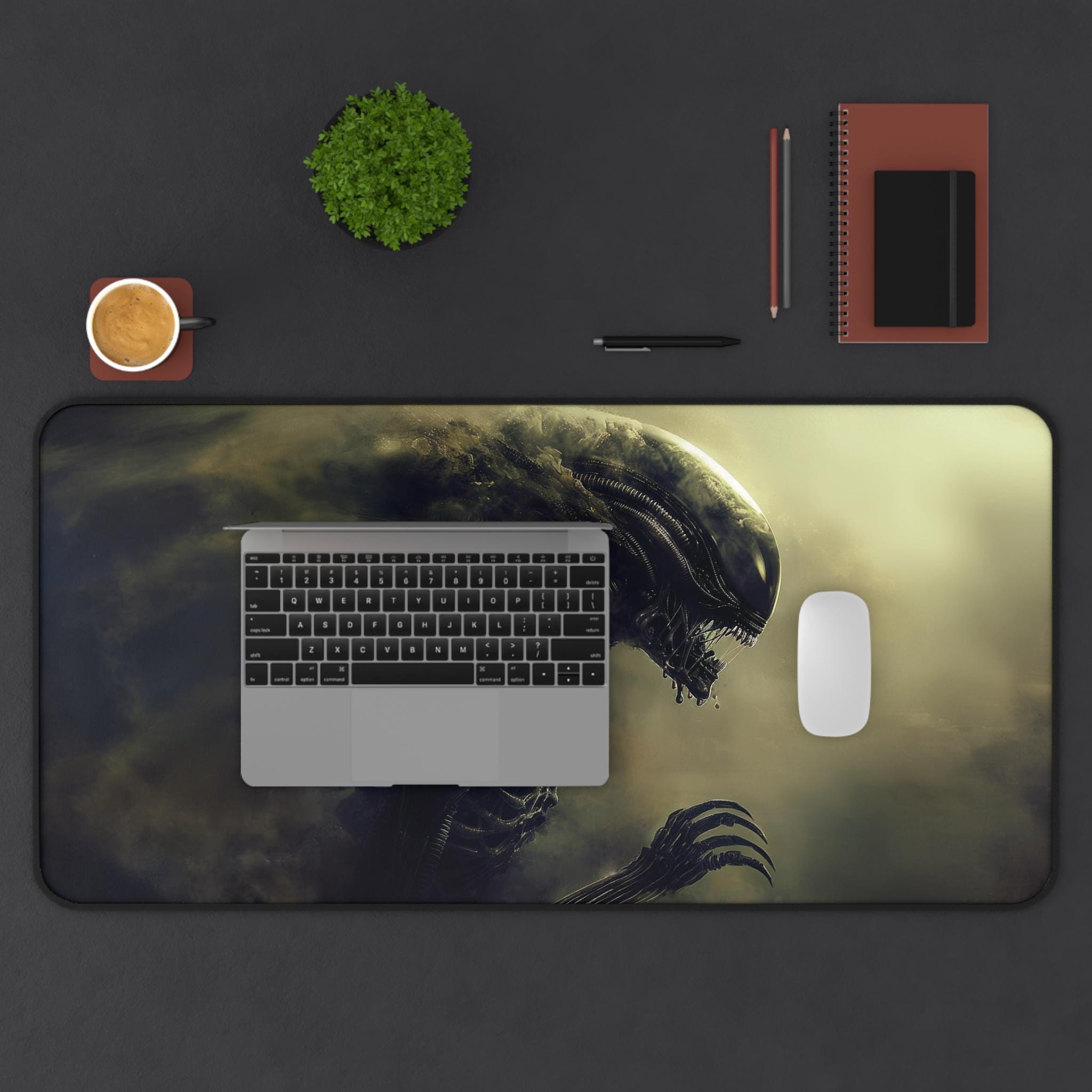 Alien Xenomorph Sci-fi Gamer Mousepad - Gift for Movie Fans - Horror in ...