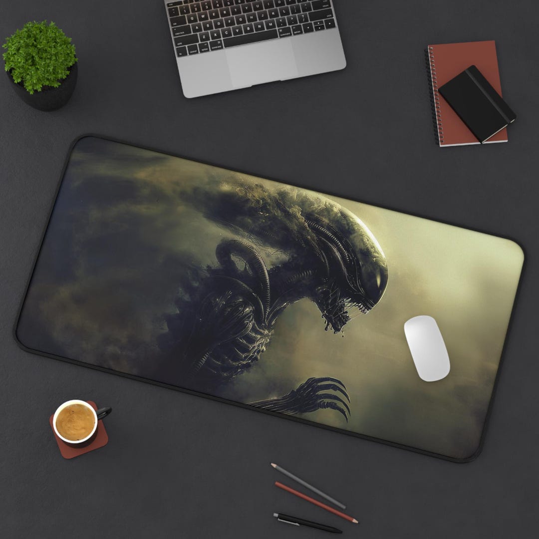 Alien Xenomorph Sci-fi Gamer Mousepad - Gift for Movie Fans - Horror in ...