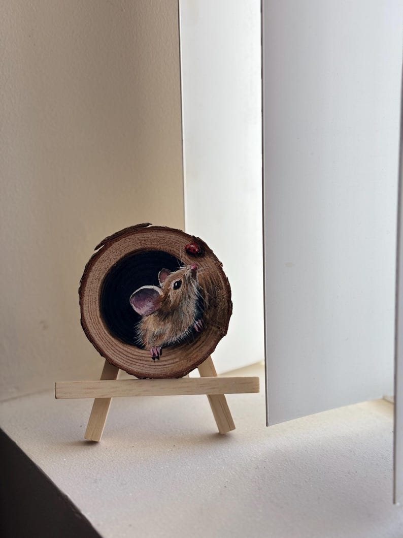 Mini Mouse Painting: Original Acrylic Art on Wood Slice With Stand - Etsy