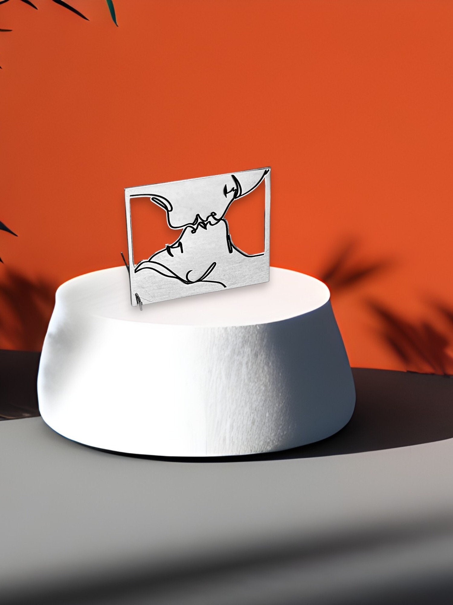 Silver Kissing Table Decor, Kissing Minimalist Sculpture, Men and Women ...