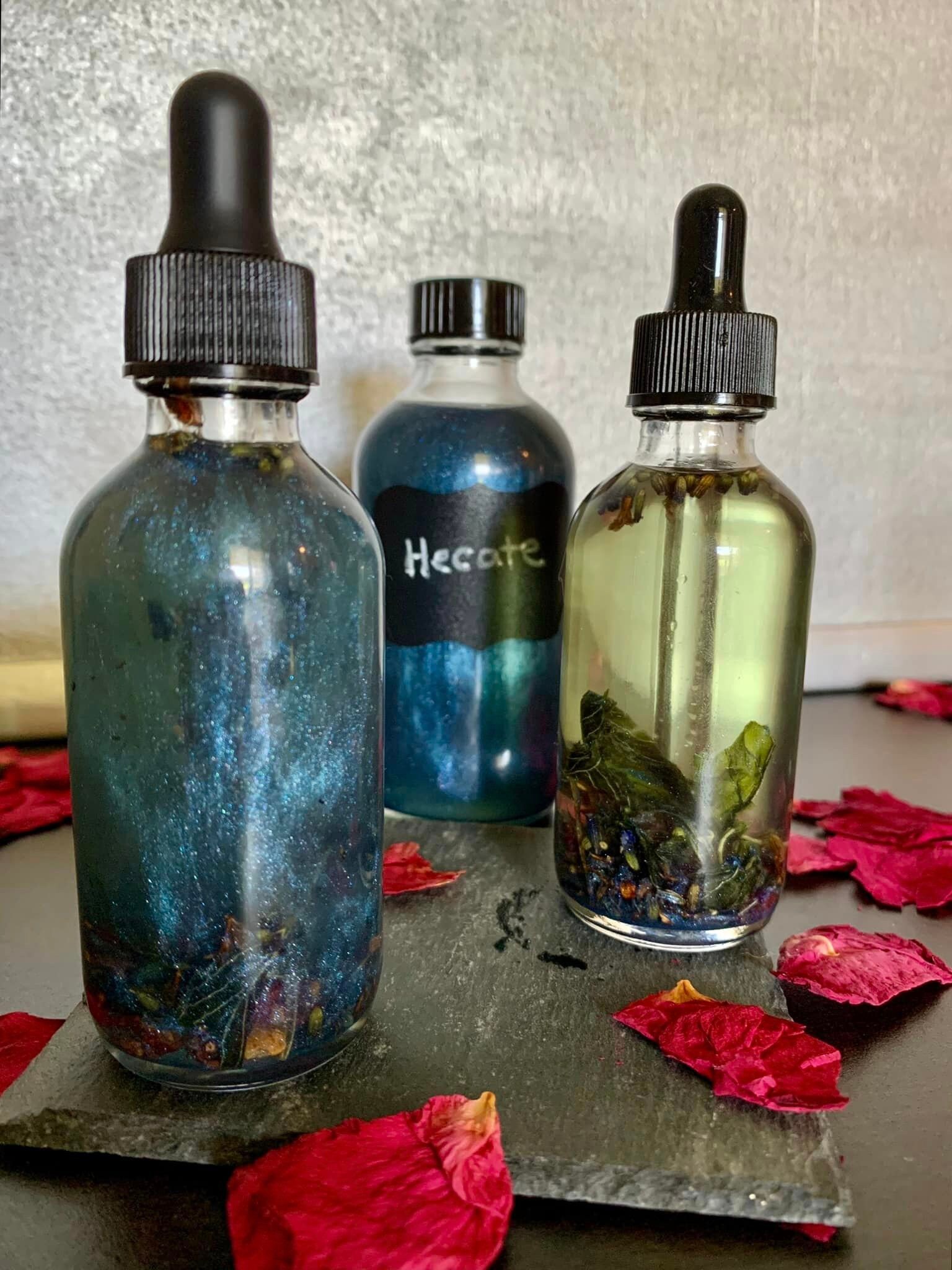 HECATE DIETY RITUAL Oil / Hecate Spell Oil / Hekate Ritual Oil / Hecate ...
