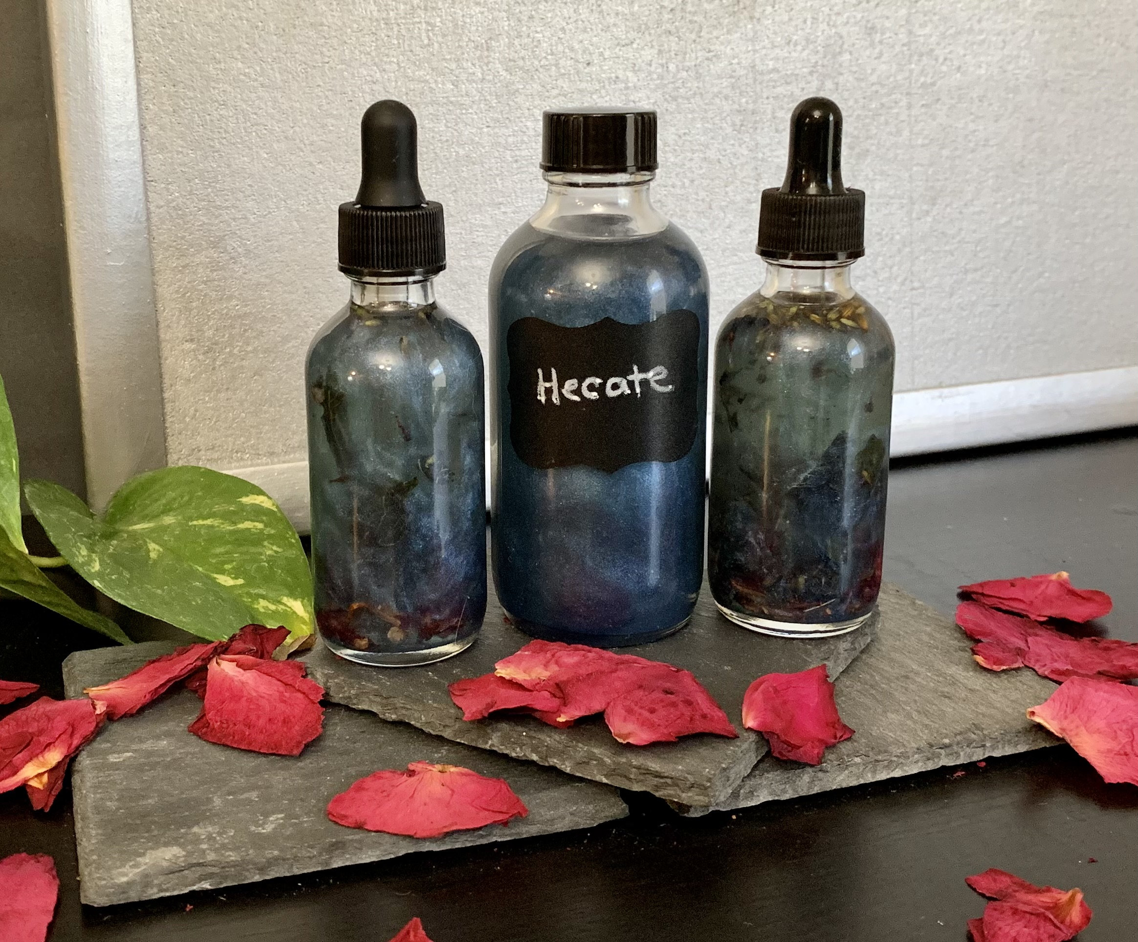HECATE DIETY RITUAL Oil / Hecate Spell Oil / Hekate Ritual Oil / Hecate ...