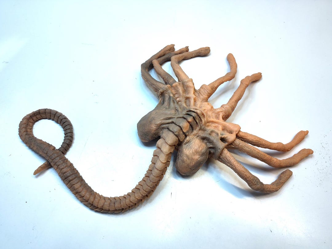 ALIEN FACEHUGGER Xenomorph JIGGLER Rubber Art Toy Color Infused Strong ...