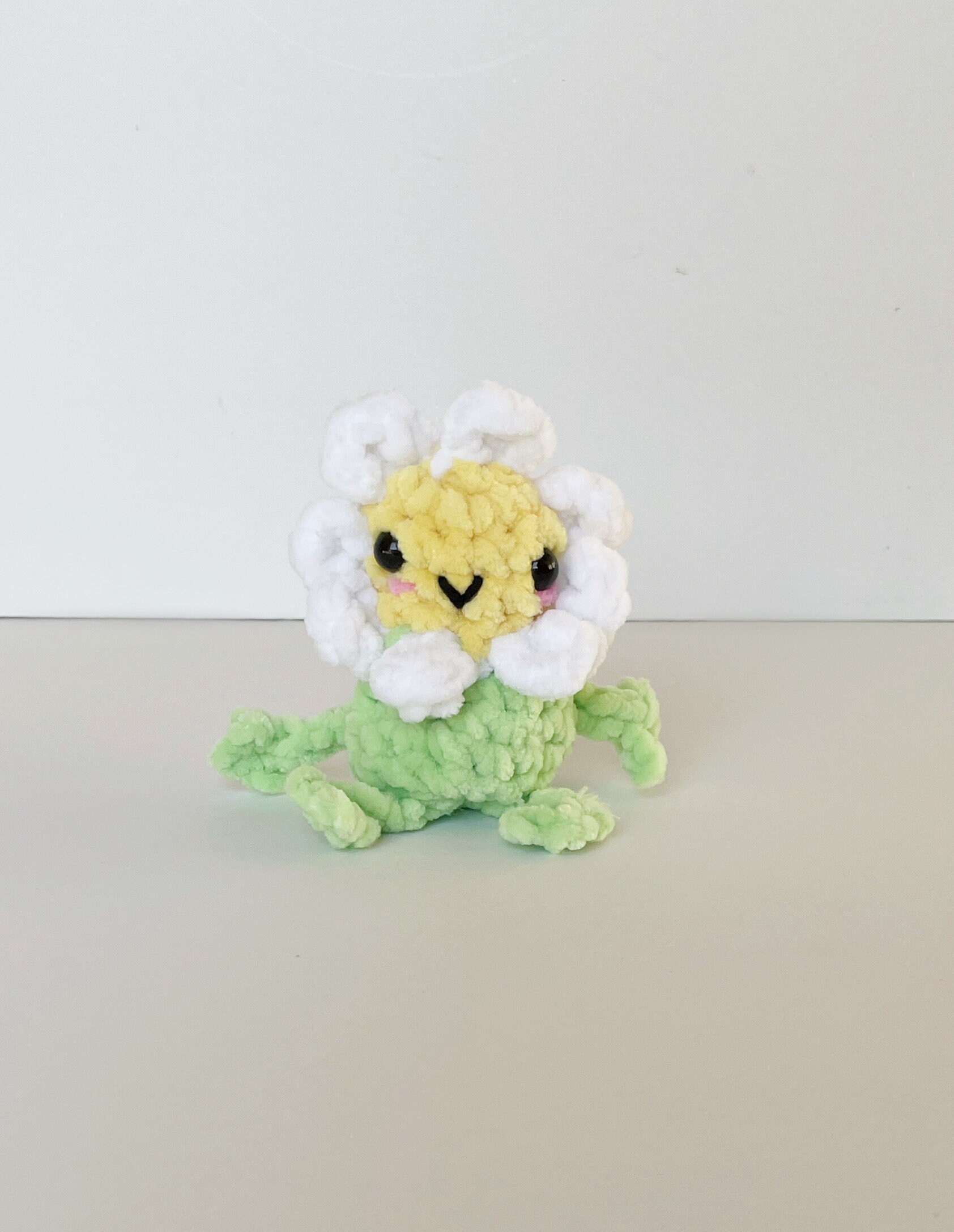 Crocheted White Daisy Flower Friend / Floral Stuffie / Amigurami Plush ...