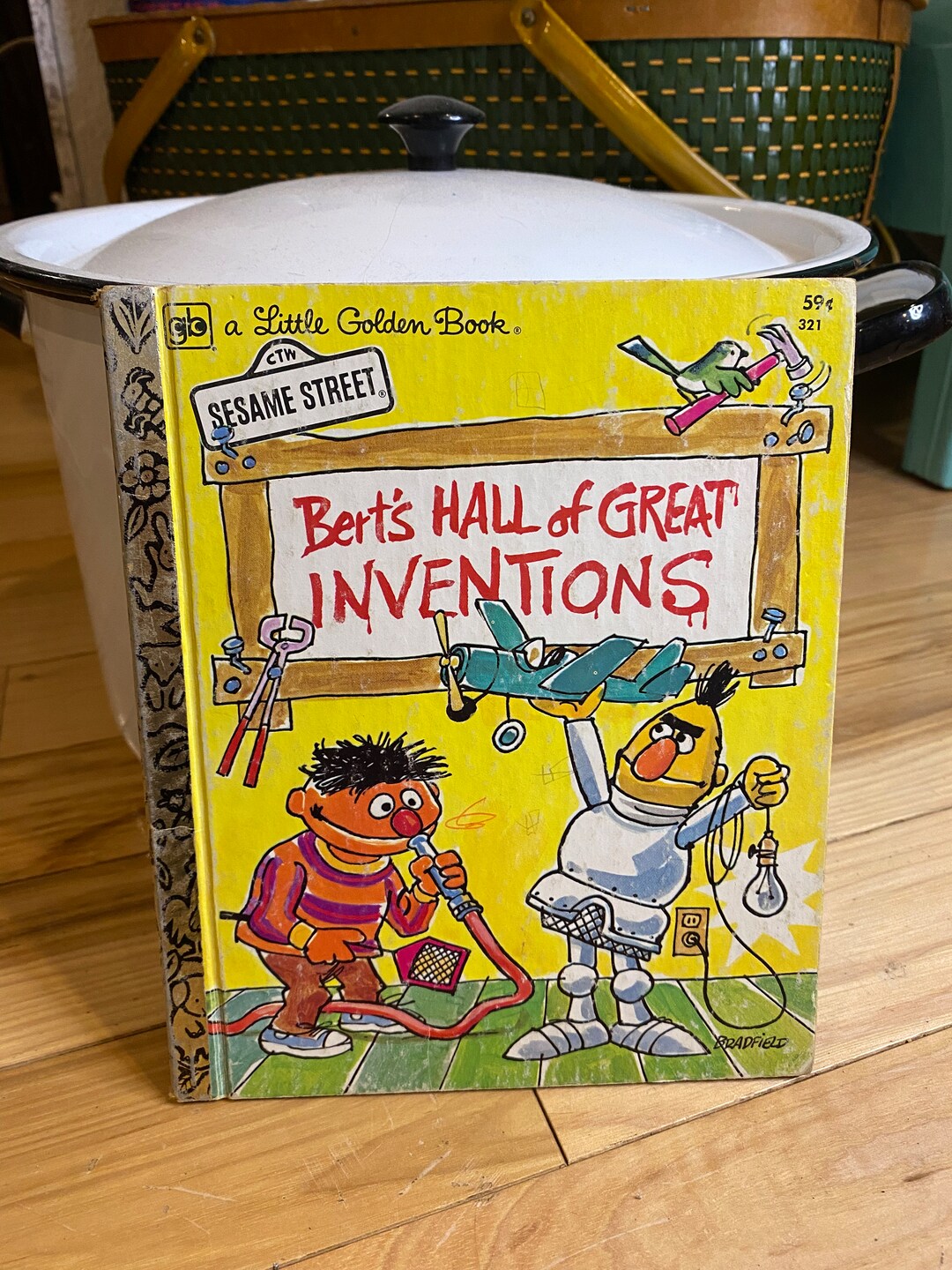 Bert's Hall of Great Inventions Little Golden Book 321 Fourth Printing ...