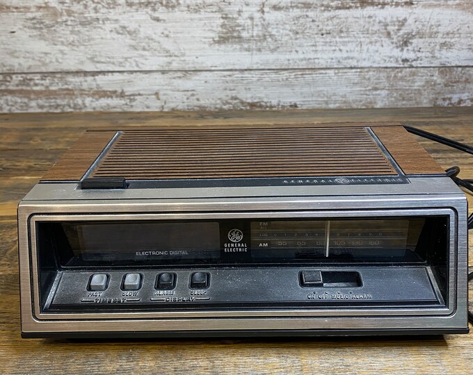 Vintage General Electric AM/FM Digital Radio With Alarm Clock Model No ...