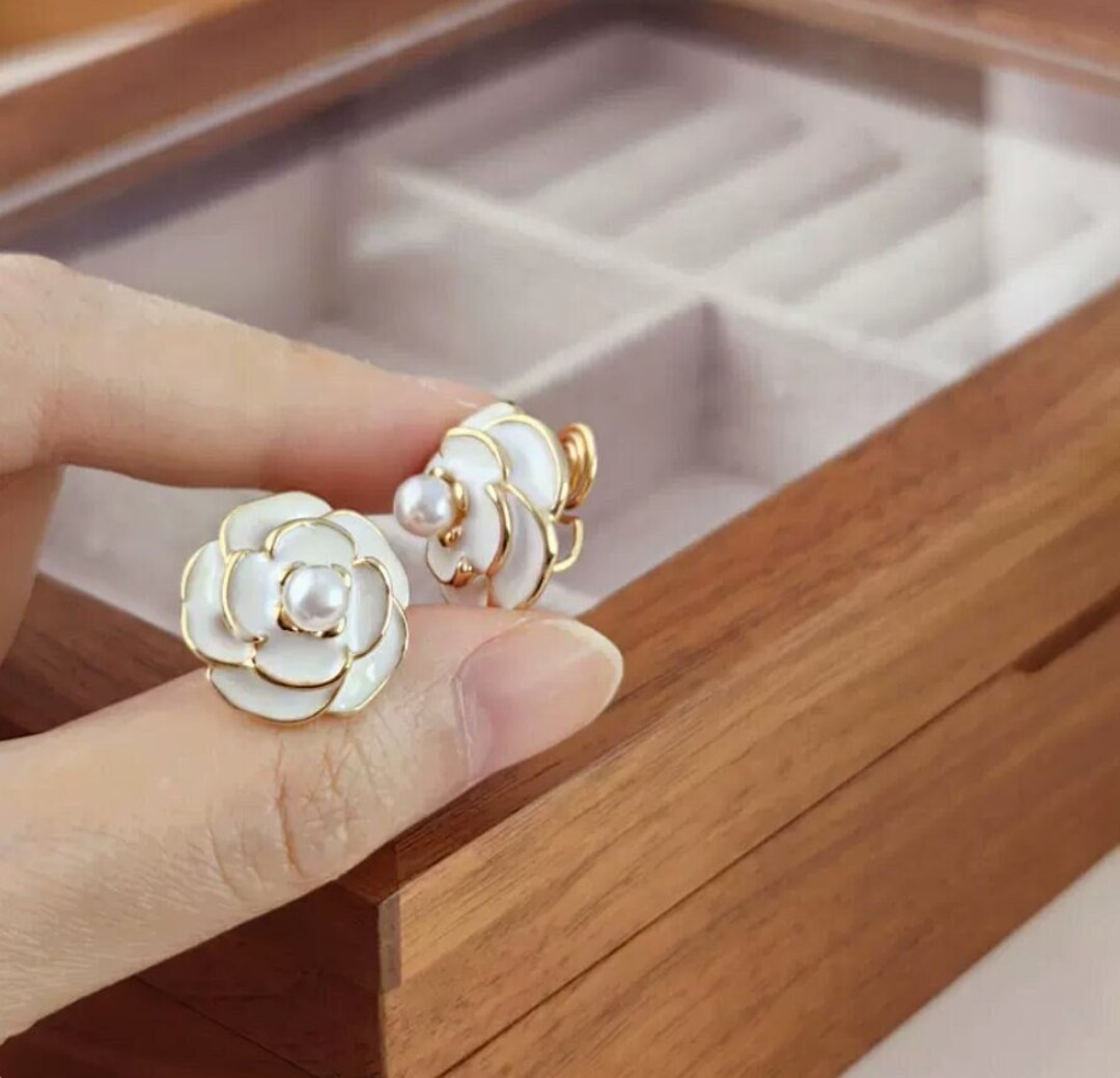 Clip on Earrings Gold Black White Pearl Flower Non Pierced Ears ...