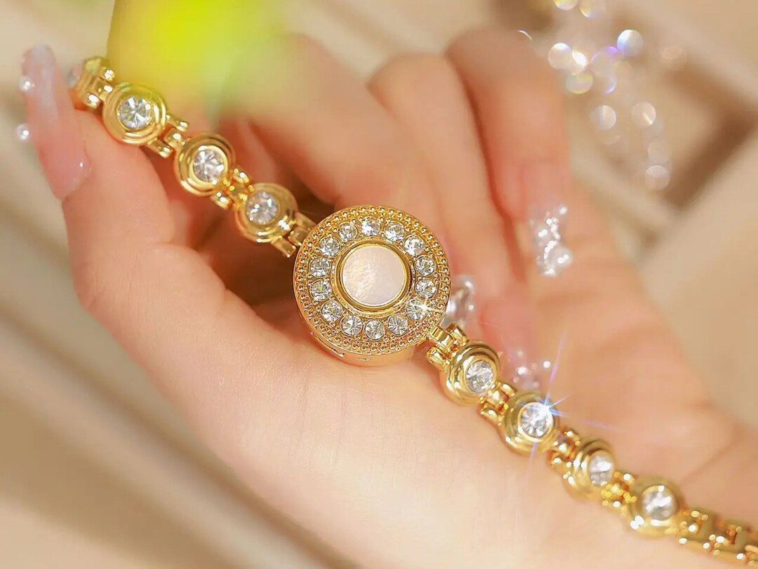 Vintage Gold Womens Watch Small Face Daily Usage Style Watch for Women, Present for Her, Vintage ...