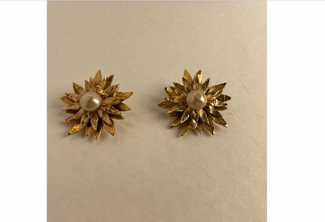 Yves Saint Laurent Vintage 1980 Gold Foliage and Pearl Earring - Etsy