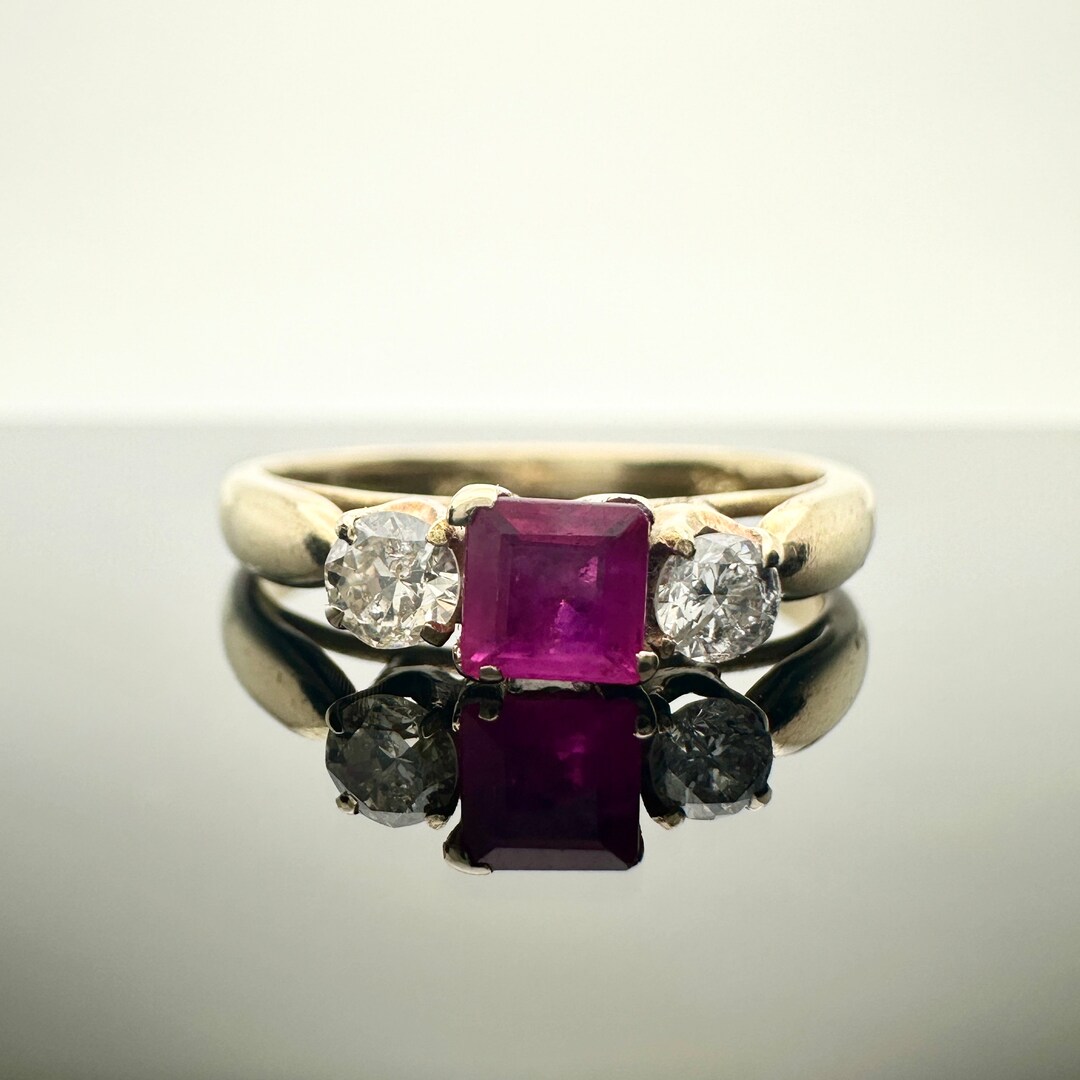 Vintage 18CT / 18K Gold Princess Cut Ruby and Two Brilliant Cut ...