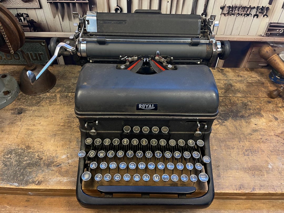 Royal Magic Margin Typewriter in 3-*-star Condition, Antique Desktop ...