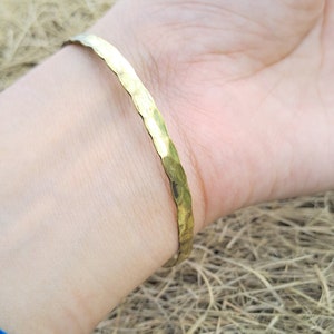 Simple Hand Bangle Hammered Brass Jewelry 18K Gold Plated Waterproof ...