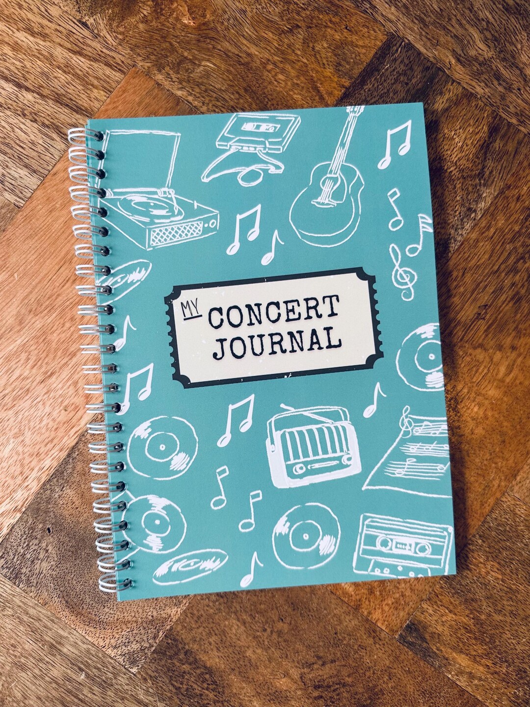 A5 Concert Journal With Prompts - 25 Reviews - Gift for Concert Gig Fan ...
