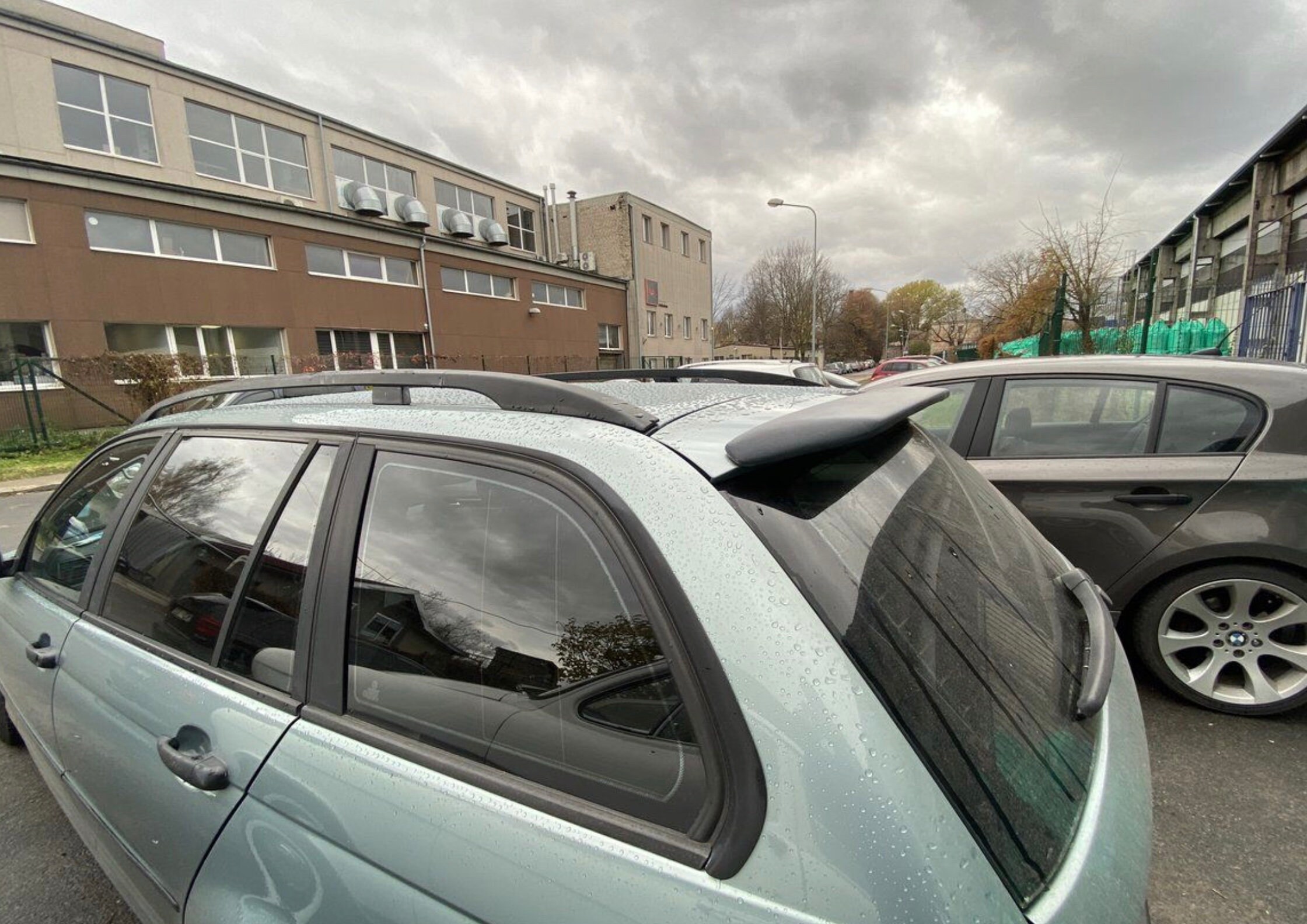 E46 touring spoiler store