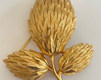 Crown Trifari Bunny Brooch - Etsy