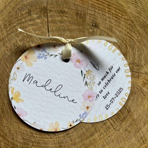 Round Place Cards, Wedding Name Card, Floral Modern Round Place Card ...