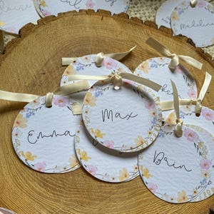 Round Place Cards, Wedding Name Card, Floral Modern Round Place Card ...