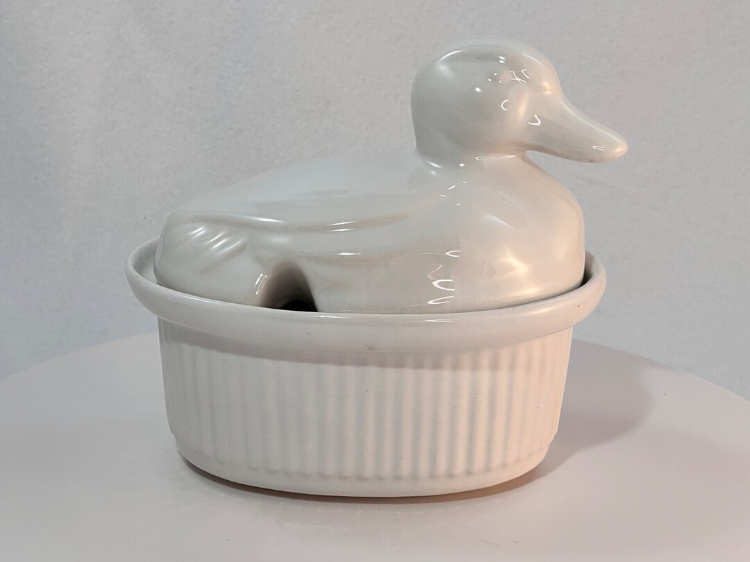 White Duck Carbone Small Covered Casserole Serving Dish Restaurant Ware ...
