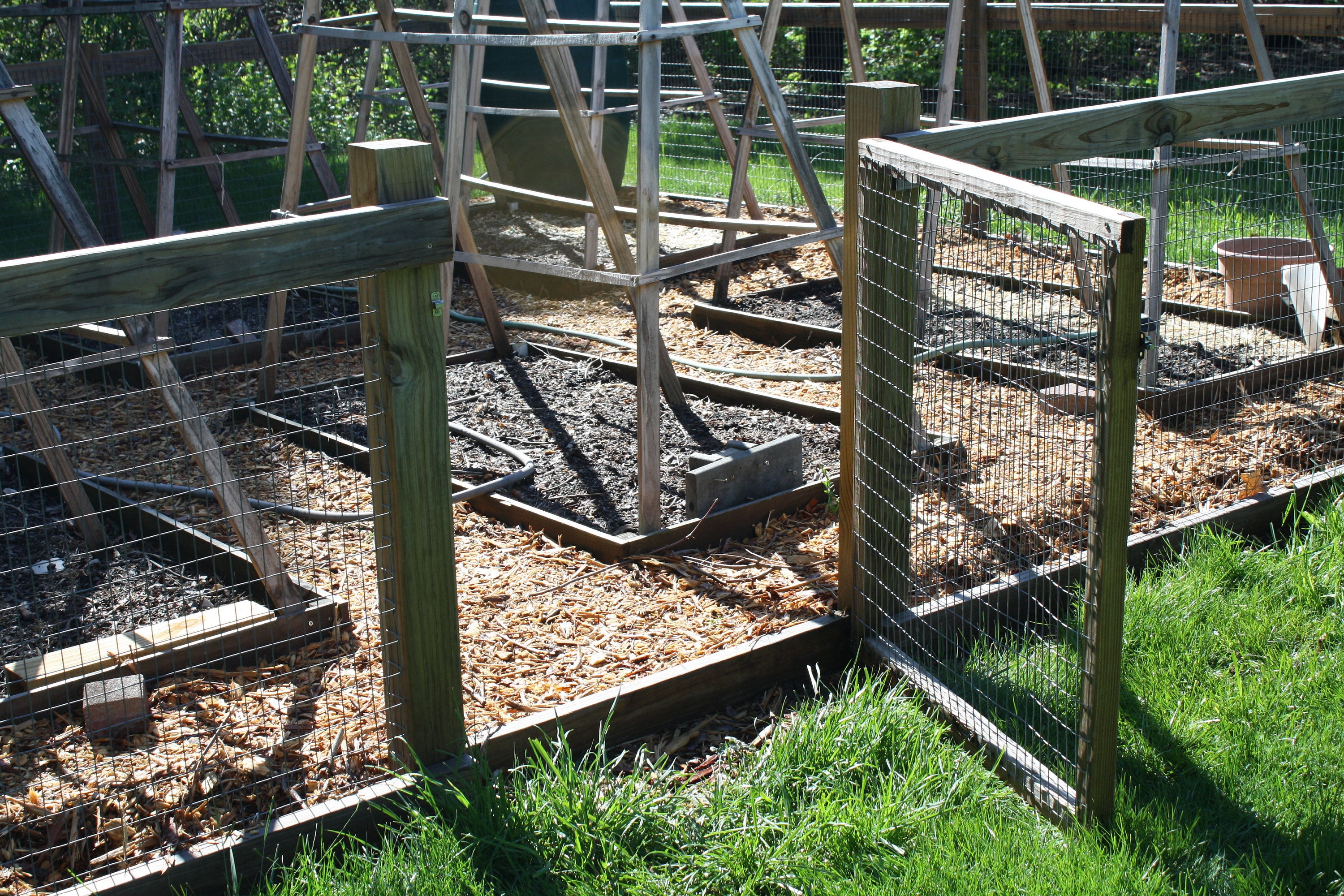 Garden Fence Plans - Easy to Build, Functional and Inexpensive Garden ...