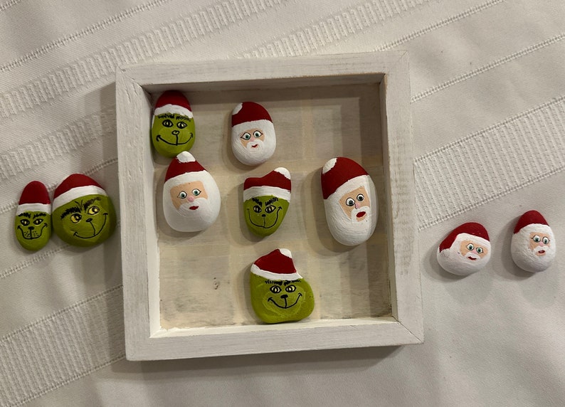Santa VS. the Grinch Custom Pebble Art - Etsy