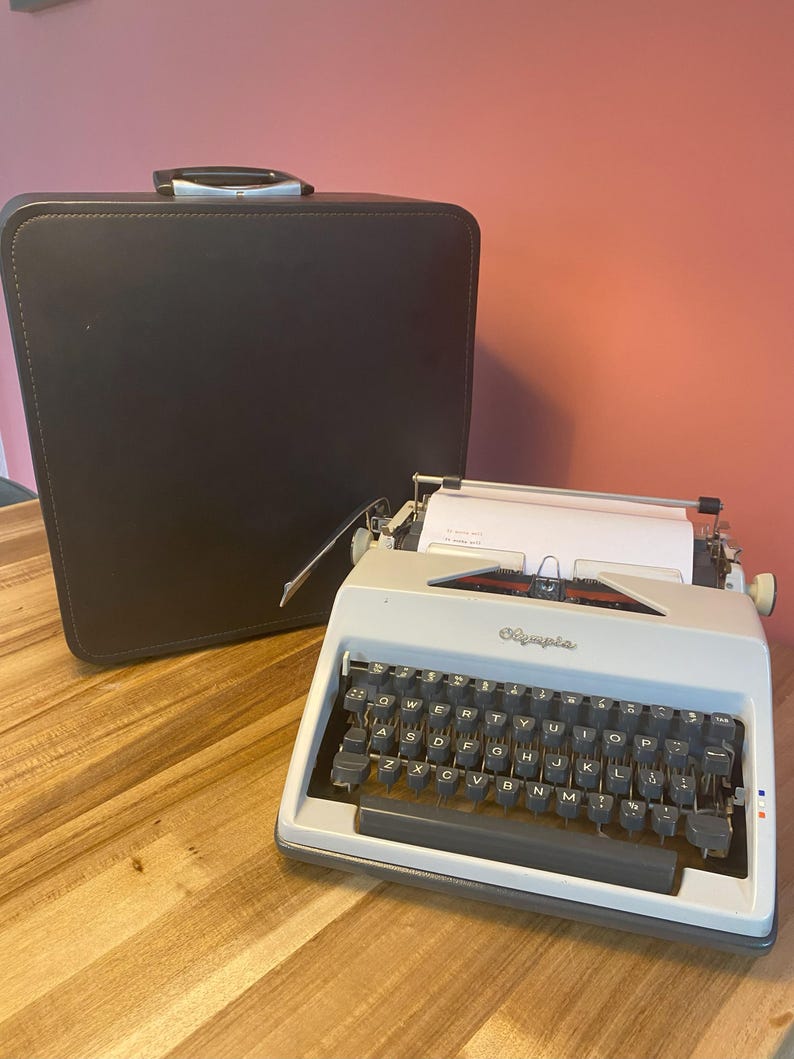 Olympia SM8 Typewriter – 1969 – Classic Light Gray – Elite Typeface ...