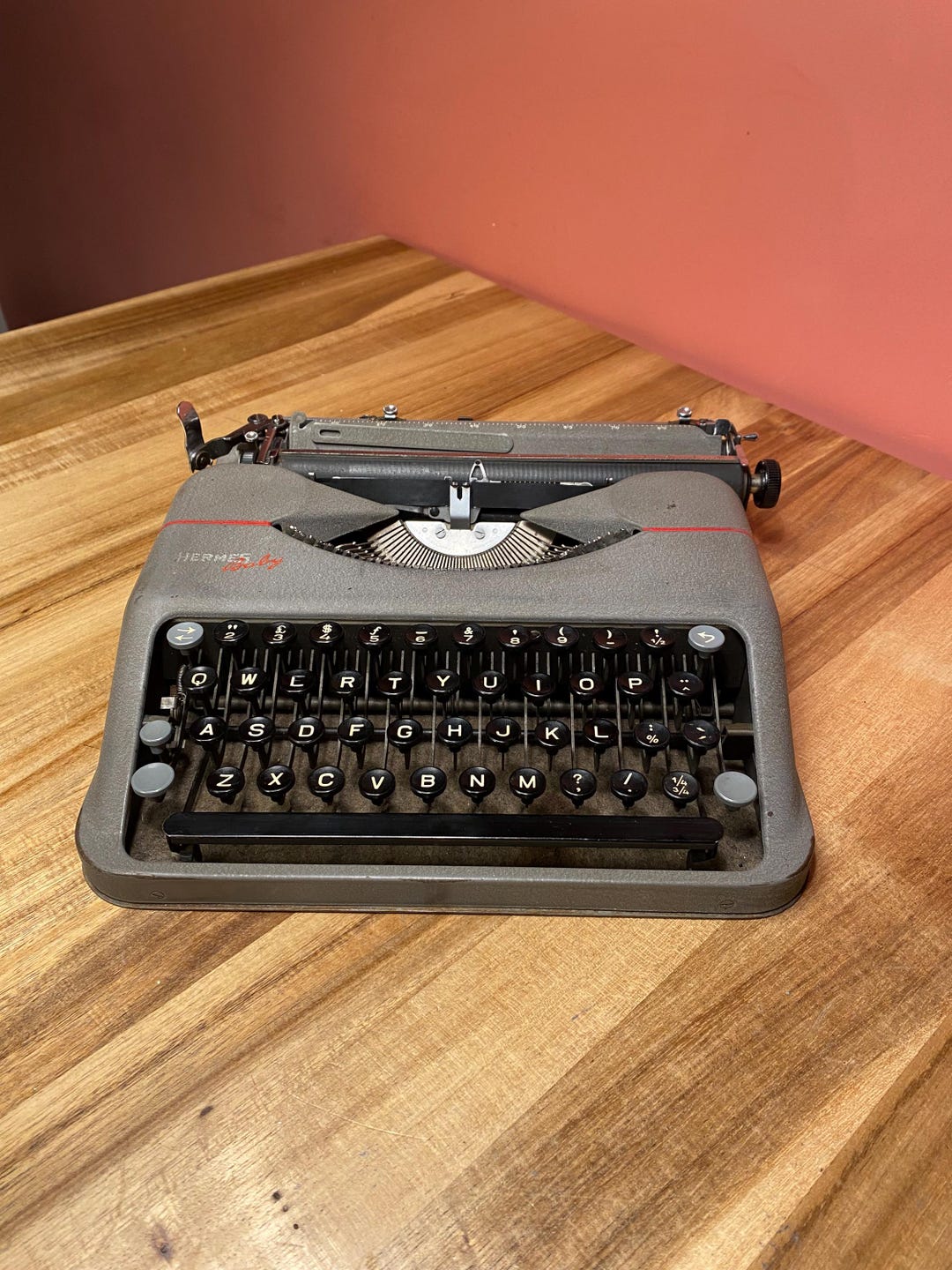 Hermes Baby Typewriter (1952) – Ultraportable – Original Wrinkle Gray ...
