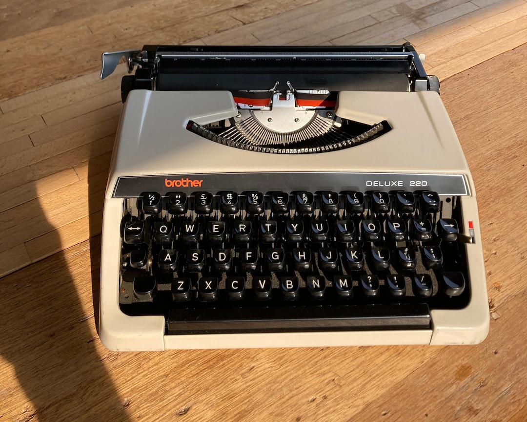Brother Deluxe 220 Typewriter (1984) – QWERTY – Made in Japan – Metal ...