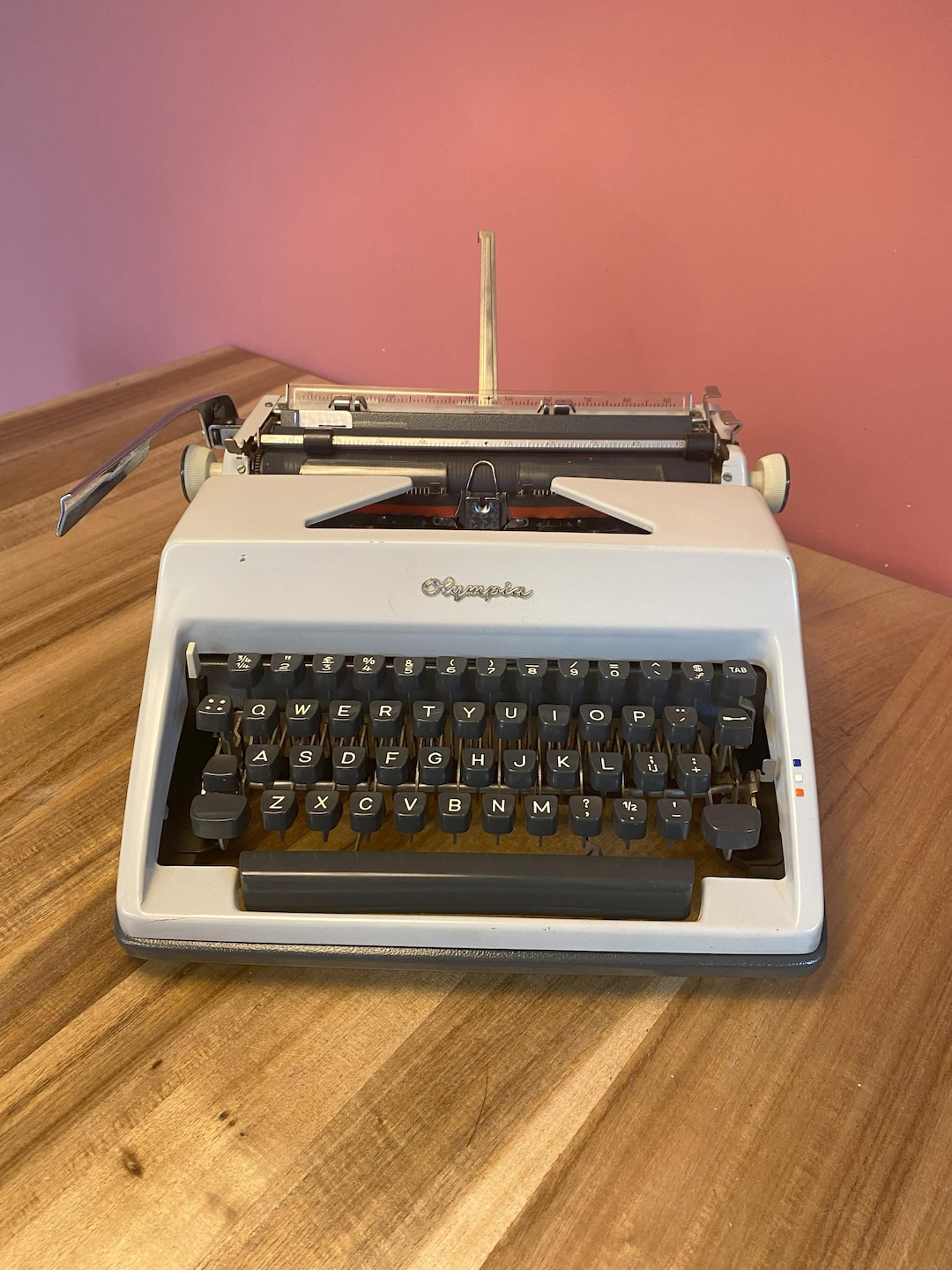 Olympia SM8 Typewriter – 1969 – Classic Light Gray – Elite Typeface ...