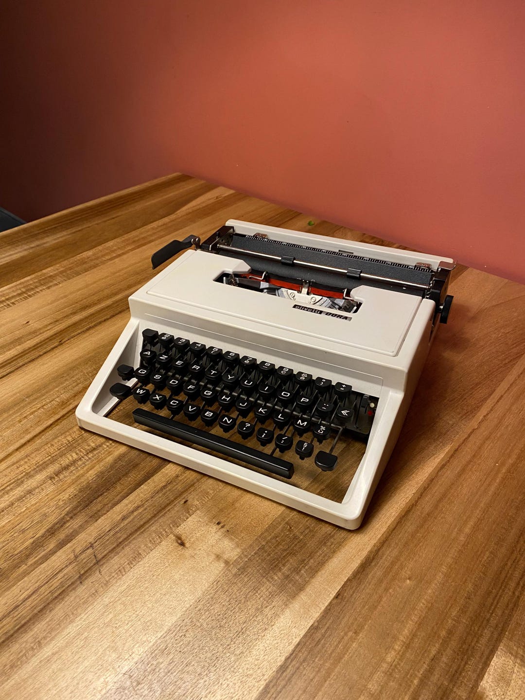 Olivetti Dora Typewriter (1968) – AZERTY Keyboard – Sottsass Design ...
